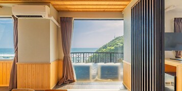 Suite, não fumadores, vista para o mar | Secretária, secretária adequada para computadores portáteis 