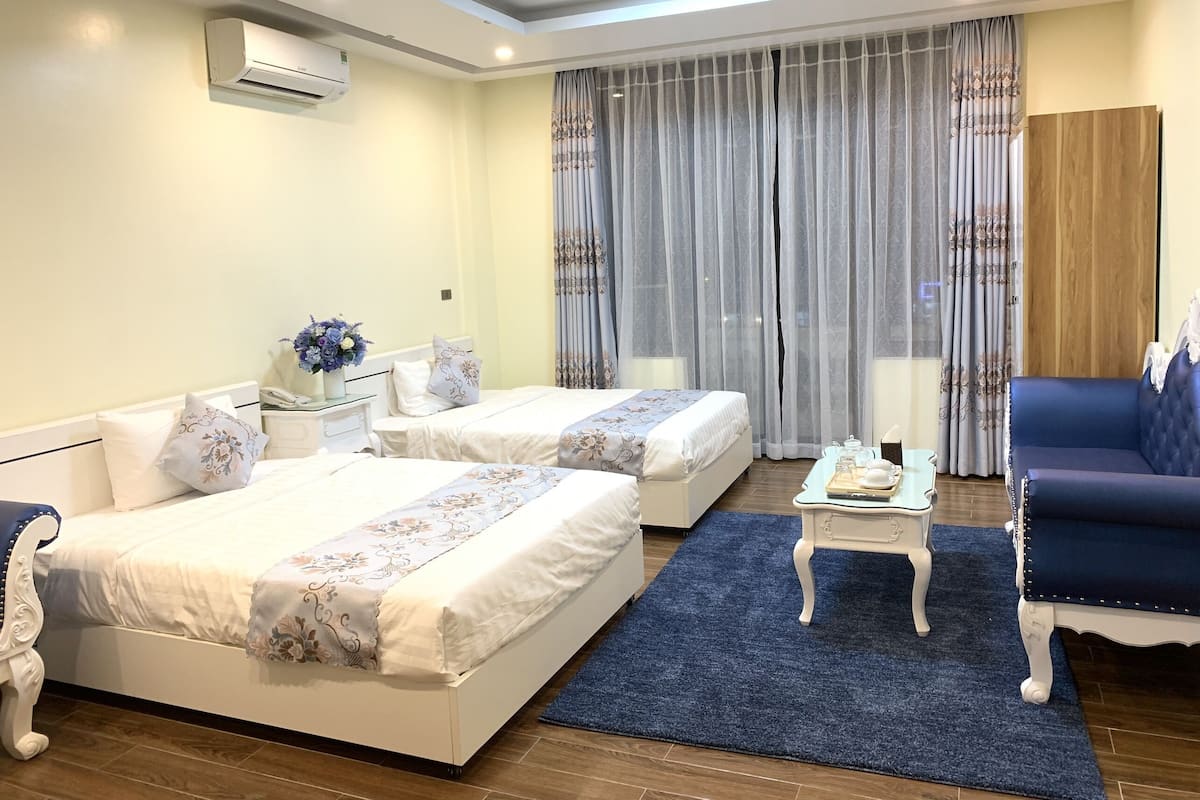 Quarto Quádruplo | Roupa de alta qualidade, minibar, cofre no quarto, secretária