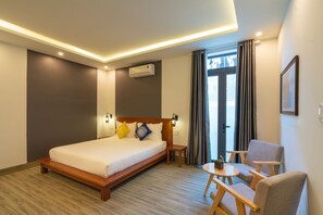 Quarto Duplo Superior | Roupa de alta qualidade, minibar, secretária 