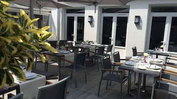 Pequenos-almoços, almoços e jantares servidos