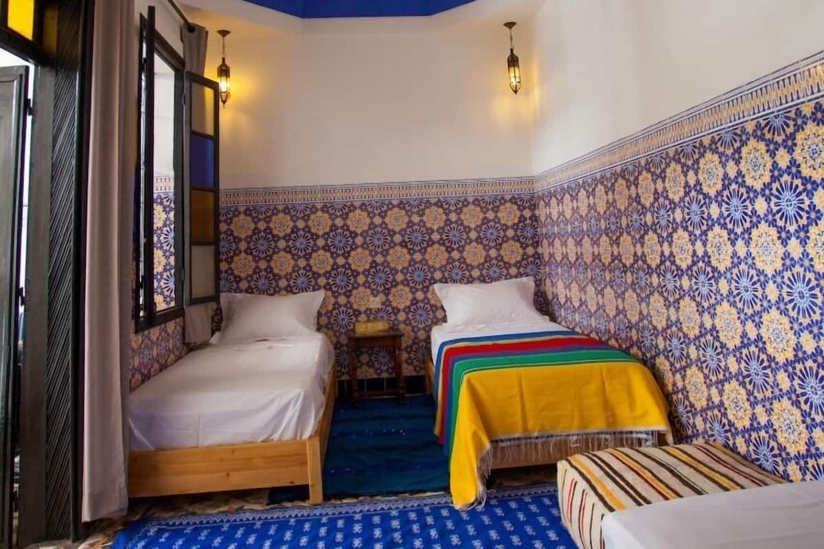 Quarto Triplo (Majorelle) | Secretária adequada para computadores portáteis