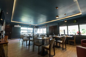 Café da manhã, almoço e jantar