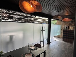 Café da manhã, almoço e jantar; local e internacional 