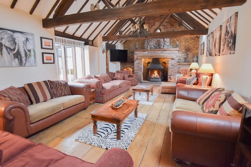 The Cotswold Manor Wychwood, With Hot-tub, Games Barn, 3 Acres Of Parkland - Cotswolds