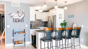 Apartamento em Condomínio Fechado, 1 cama king-size e sofá-cama (The Summit 611) | Cozinha privada