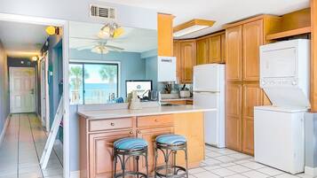 Apartamento em Condomínio Fechado, 1 cama king-size e sofá-cama (The Summit 215) | Cozinha privada