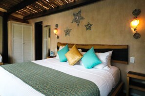 Suite Júnior, vista para a piscina | 1 quarto, minibar, cofre com capacidade para portátil 