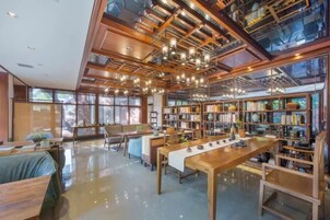 Café da manhã completo grátis todos os dias