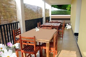 Café da manhã continental todos os dias (USD 3 por pessoa) 