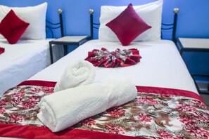 Quarto Familiar | Roupa de alta qualidade, Wi-fi grátis, roupa de cama fornecida 