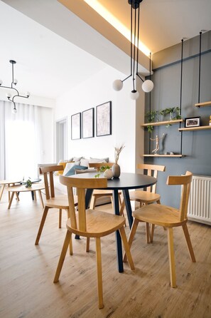 Apartamento Superior, 2 quartos, varanda (Polyphemos) | Refeições no quarto