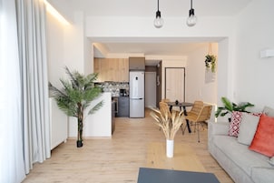Apartamento Signature, 1 quarto, 2 casas de banho (Aeolus) | Sala de estar | TV de ecrã plano