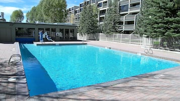 Piscina interna, piscina externa