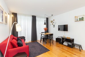 Suíte estúdio conforto (2) | Sala de estar | TV LED 32 polegadas com canais digitais, TV