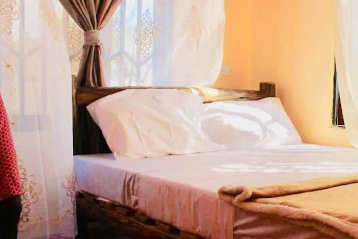 Camas de colchão pillowtop, roupa de cama fornecida