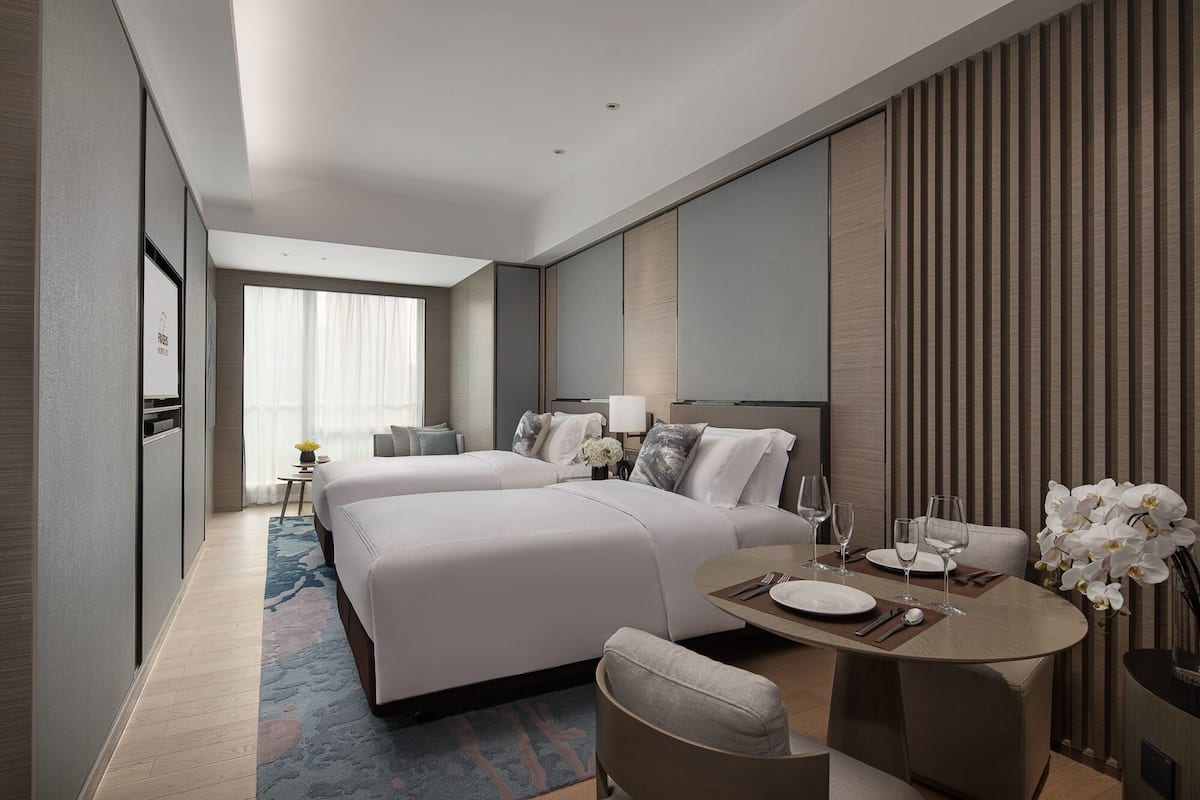 Edredões de penas, cofre no quarto, quartos insonorizados