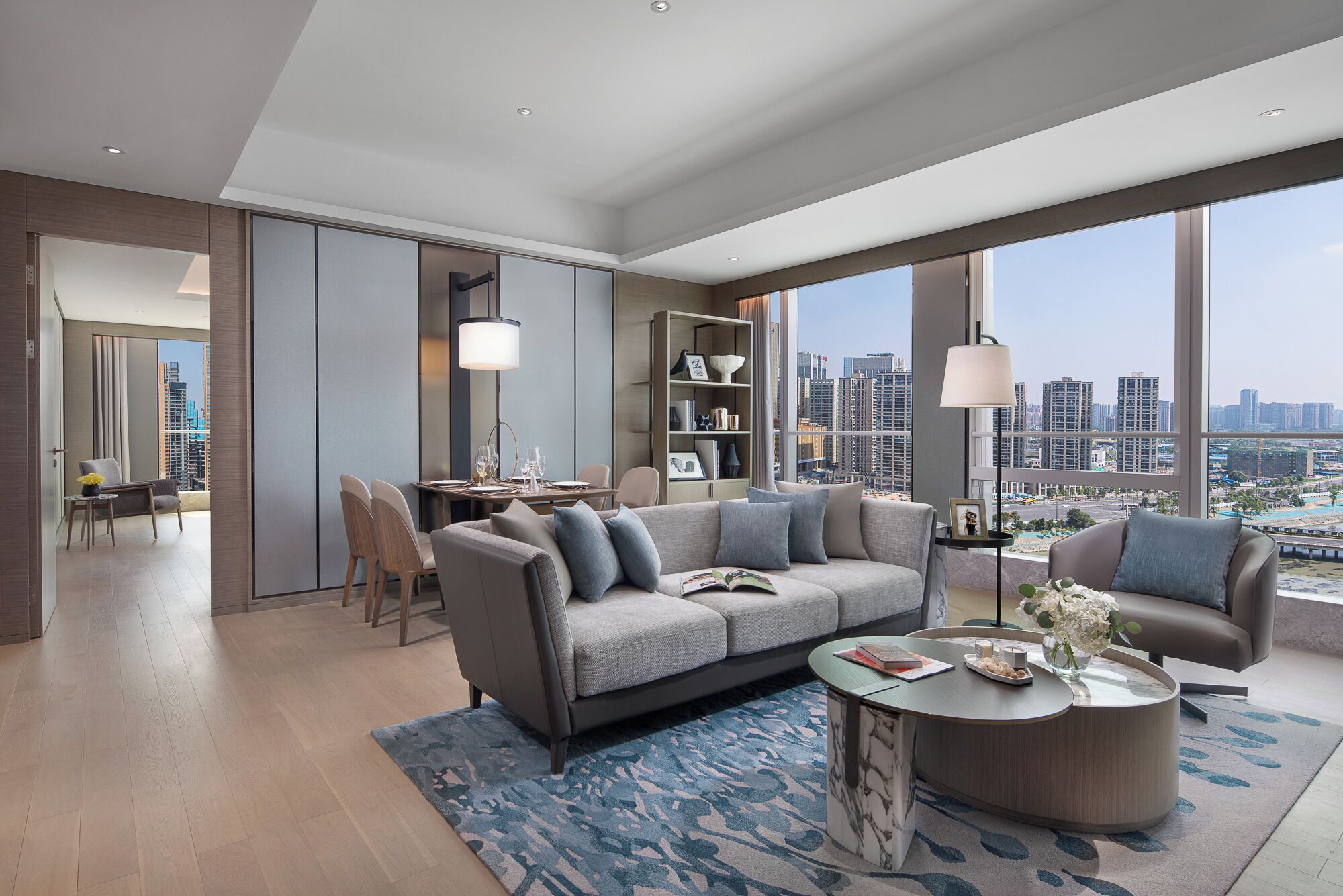 Suite Deluxe, 2 quartos | Edredões de penas, cofre no quarto, quartos insonorizados 