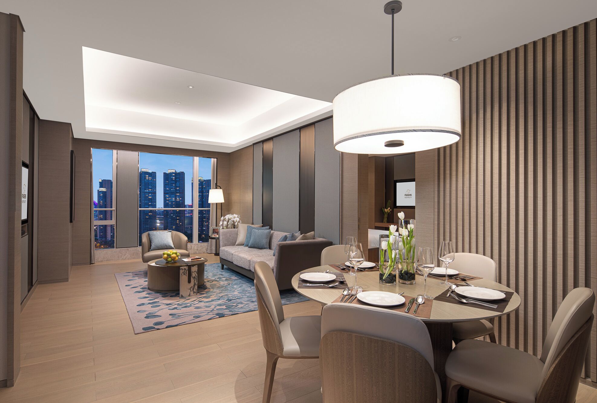 Suite Deluxe, 3 quartos | Edredões de penas, cofre no quarto, quartos insonorizados 