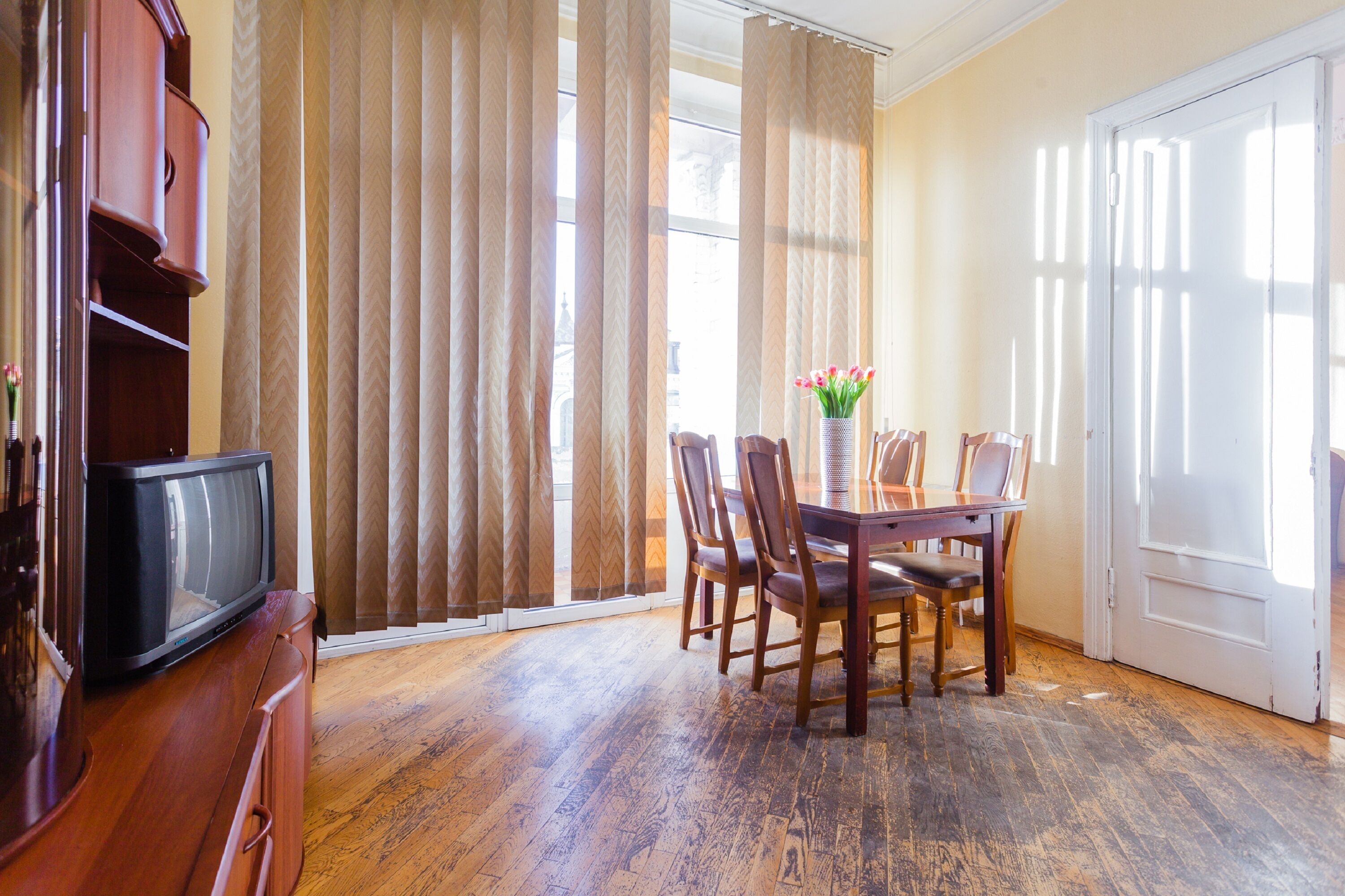 Apartamento, 1 quarto | Sala de estar | Televisor de 15 polegadas com canais por cabo 