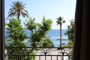 Quarto Deluxe, varanda, vista para o mar | Vista da varanda