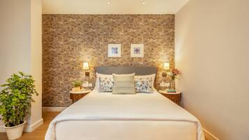 Quarto Deluxe, 4 quartos (Braganza House) | Cortinas/cortinados opacos, roupa de cama fornecida