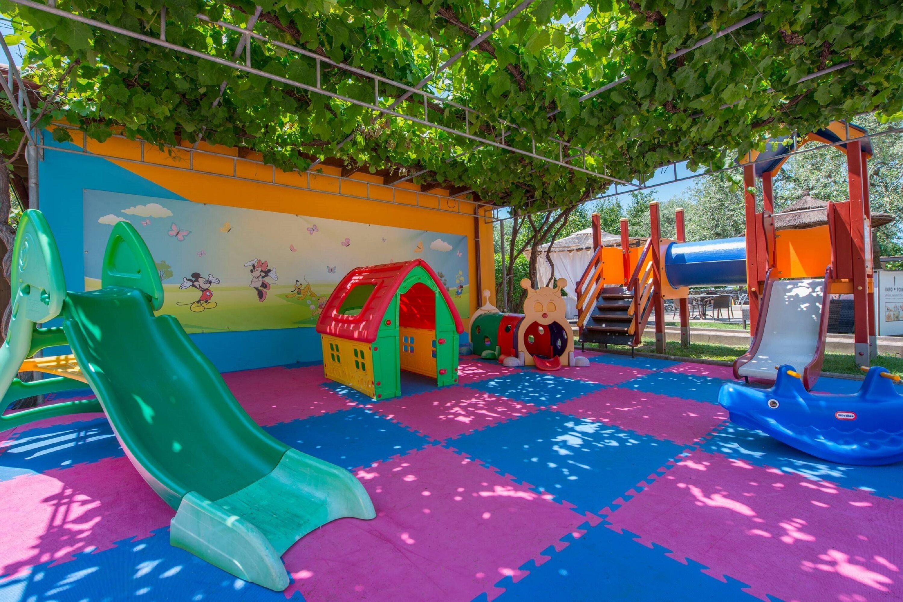 Área de recreio para crianças (ao ar livre)