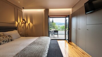 Quarto Duplo | Minibar, cortinas/cortinados opacos, ferro/tábua de engomar 