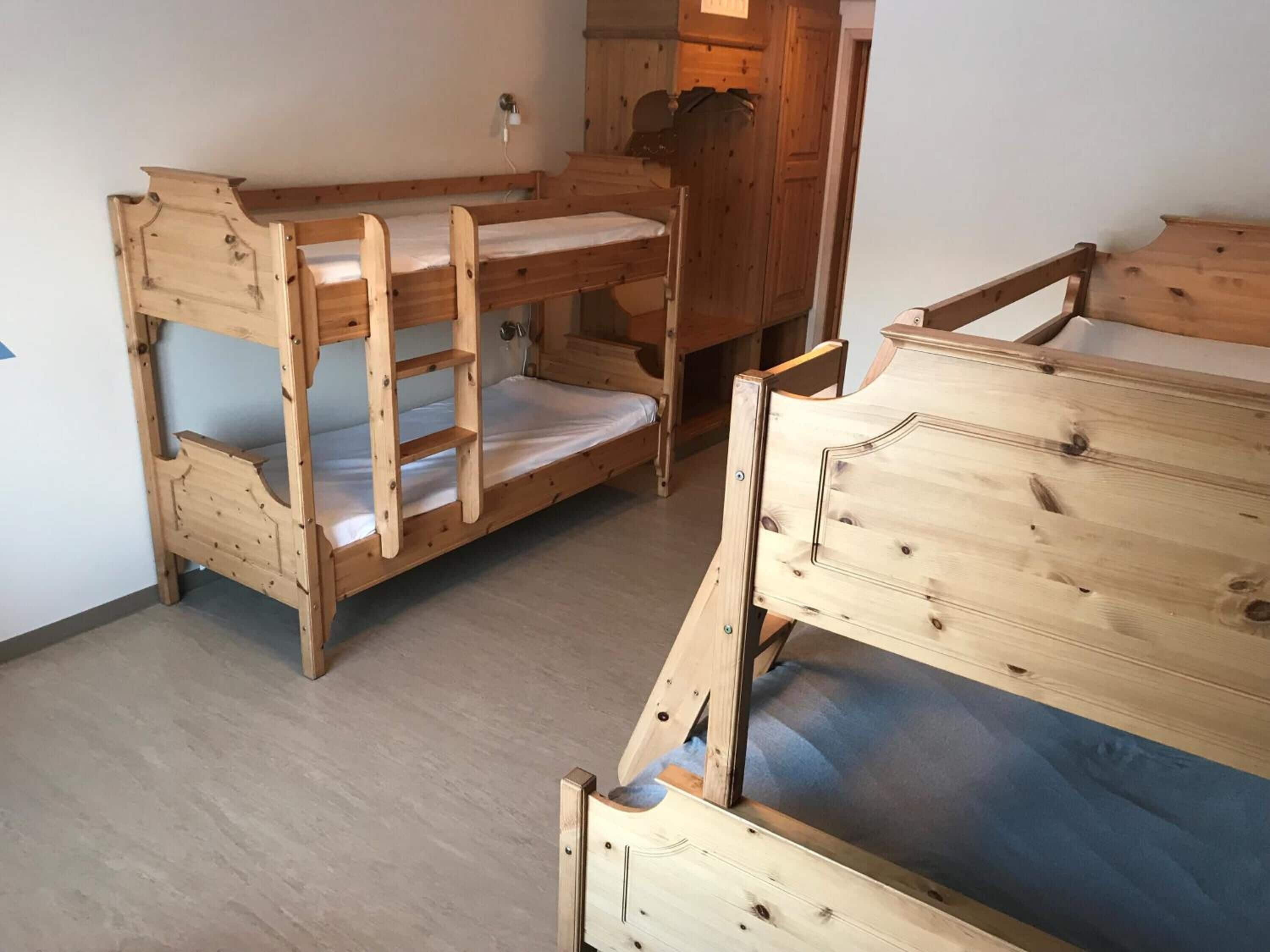 Com mobília individualizada, Wi-fi grátis, roupa de cama fornecida 