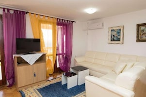 Apartamento, 2 quartos (2) | Área de estar | TV de tela plana