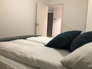 Apartamento, sacada | 2 quartos, Wi-Fi de cortesia, roupa de cama