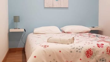 Quarto Duplo, casa de banho partilhada (2) | Ferro/tábua de engomar, Wi-fi grátis, roupa de cama fornecida