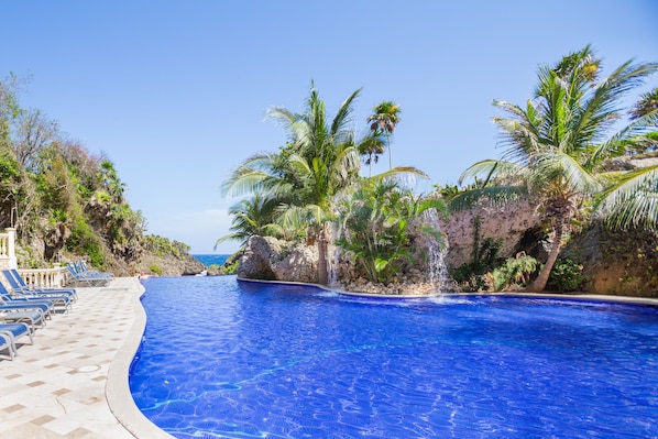 Island Luxury at Keyhole Bay Reviews, Deals & Photos 2025 - Expedia