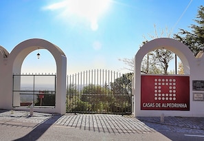 Entrada do alojamento