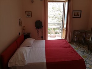 Quarto Duplo (204) | Roupa de cama fornecida 