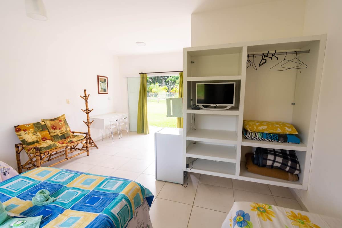 Quarto Básico, várias camas | Com decoração personalizada, com mobília individualizada
