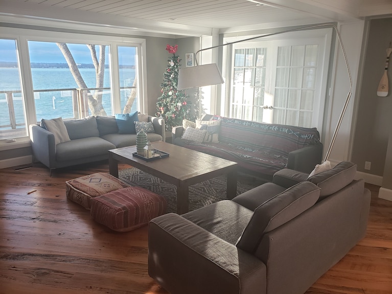 Four Season Waterfront Cottage Over-the-water View - 奧裡利亞