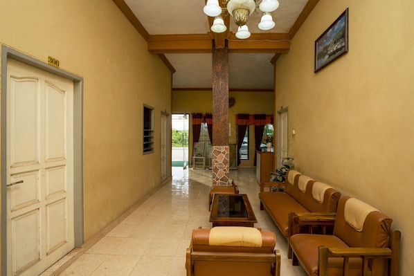 Área de estar no saguão