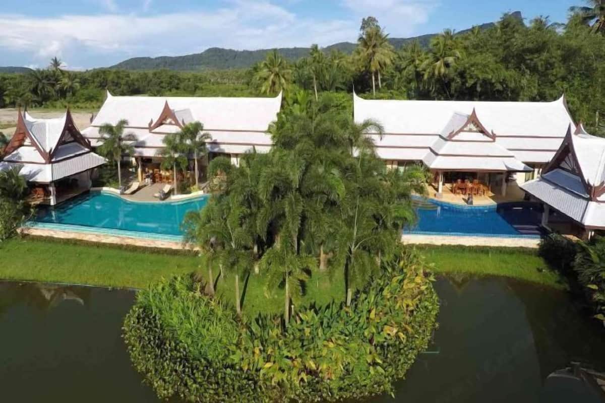 Piscina | Piscina exterior, toldos gratuitos, guarda-sóis