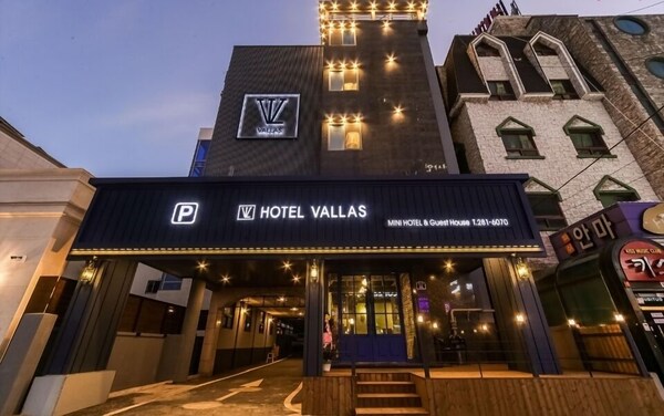 Vallas Hotel & Guest House - Gyeongsangbuk-do