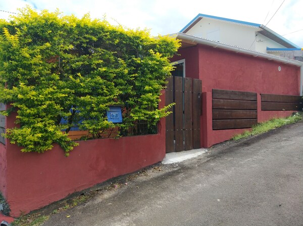 Kleine Unabhängige Wohnung, Angrenzend An Ein Kleines Kreolisches Haus - Saint-Joseph