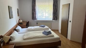 Quarto casal | Berços (sobretaxa), roupa de cama