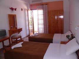 Ferro/tábua de engomar, Wi-fi grátis, roupa de cama fornecida 