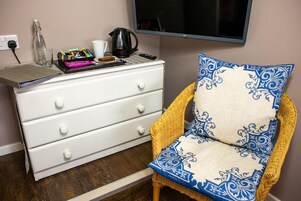 Quarto Individual Deluxe | Roupa hipoalergénica, com decoração personalizada 