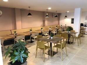 Pequeno-almoço inglês diário incluído 