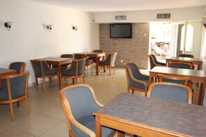 Café da manhã, almoço e jantar