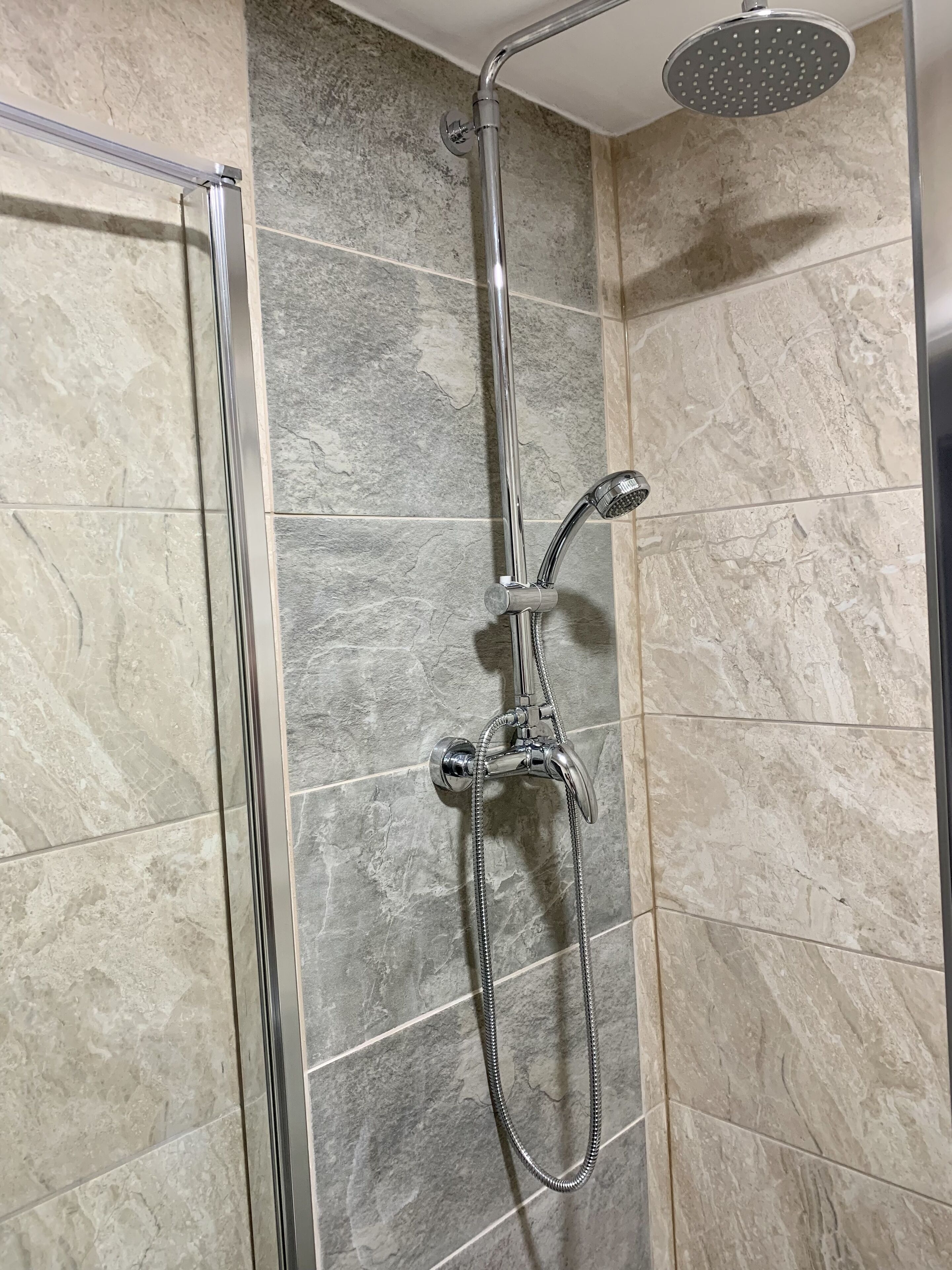 Quarto Twin | Casa de banho | Artigos de higiene pessoal grátis, um secador de cabelo 