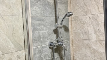 Quarto Twin | Casa de banho | Artigos de higiene pessoal grátis, um secador de cabelo