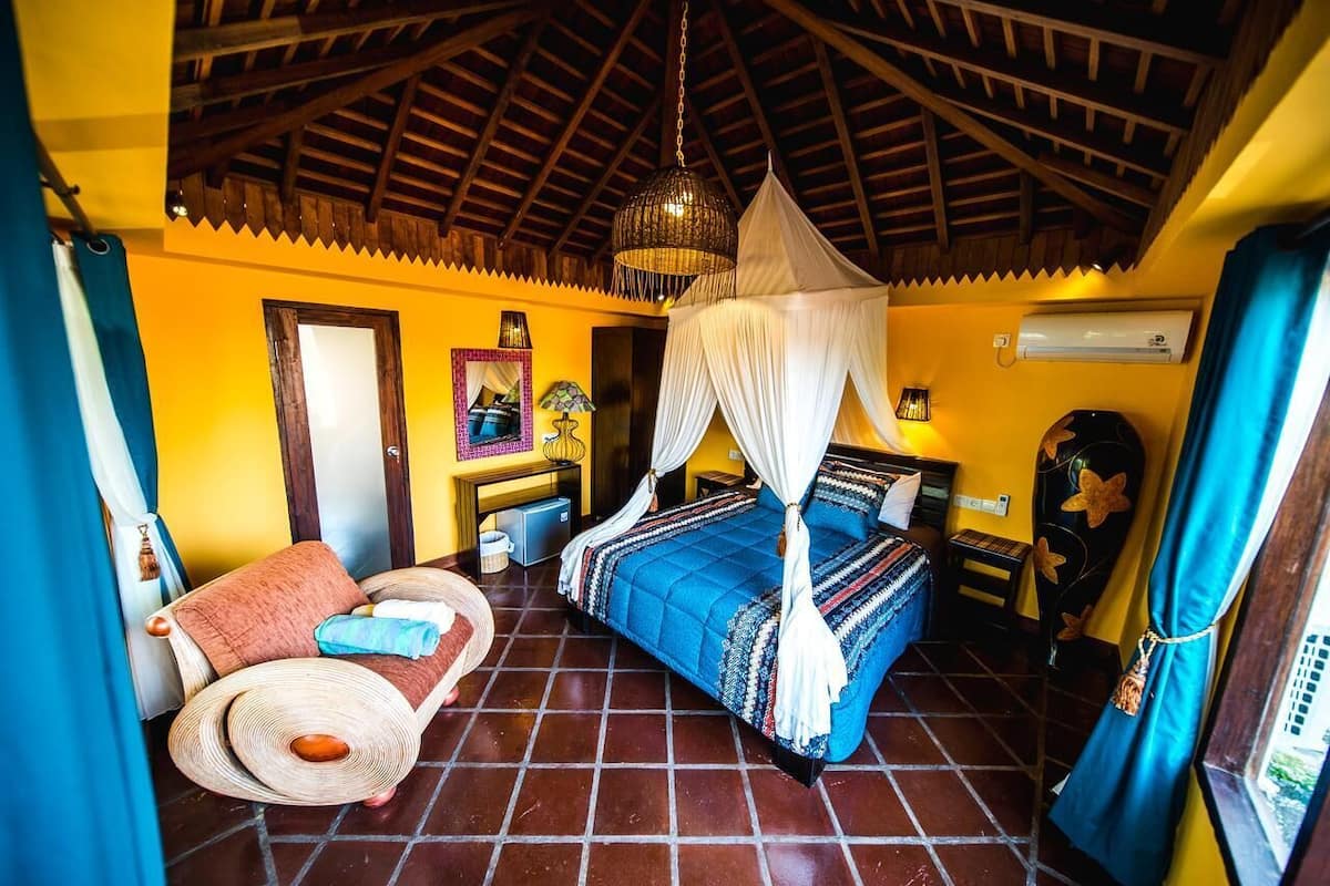 Cabana de Madeira Júnior | Cofre no quarto, secretária, Wi-fi grátis, roupa de cama fornecida
