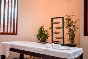 Salas para tratamentos a dois, sauna seca, banheira de hidromassagem