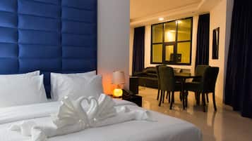 1 quarto, cofres nos quartos, escrivaninha